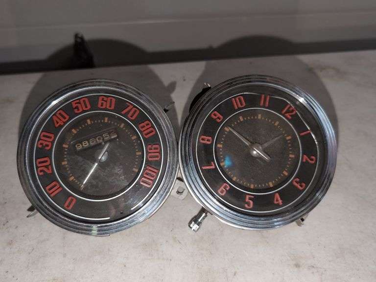 VINTAGE SPEEDOMETER & CLOCK SET - Isabell Auction