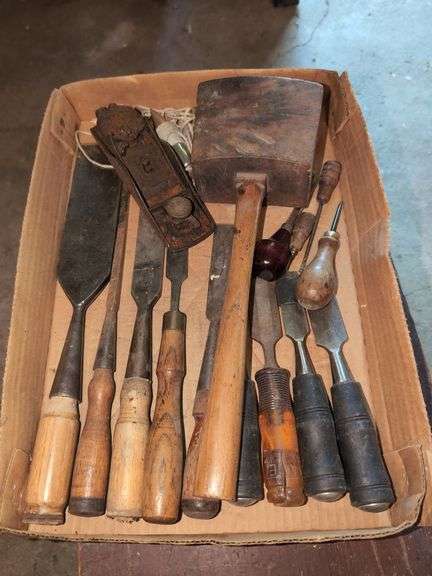 ASST'D CHISELS, SM. PLANER, WOODEN MALLET, CARVING TOOLS - Isabell Auction