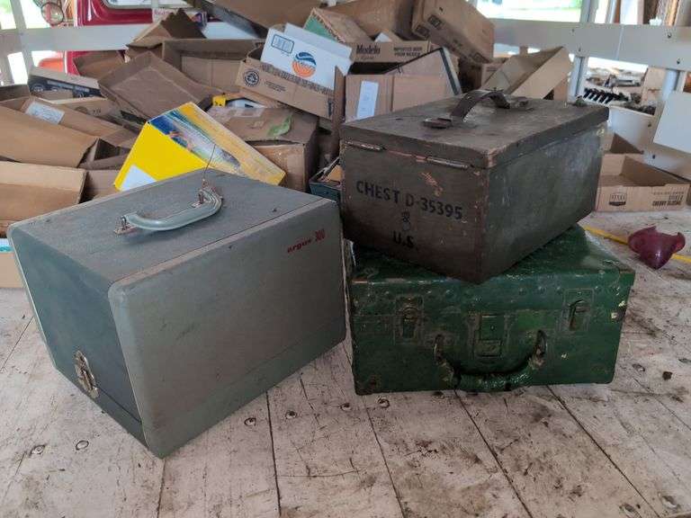 (3) SM. VINTAGE CASES - Isabell Auction