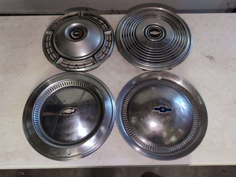 (4) ASST'D VINTAGE CHEVROLET HUBCAPS - Isabell Auction