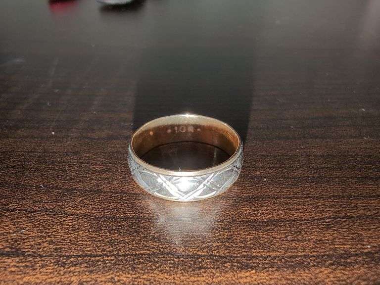 2-TONE PATTERNED BAND RING (MARKED: 10K) - Isabell Auction