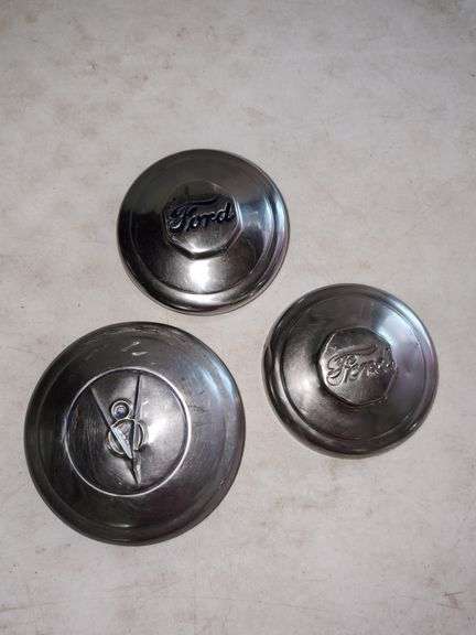 (3) ASST'D VINTAGE FORD CENTER CAPS - Isabell Auction