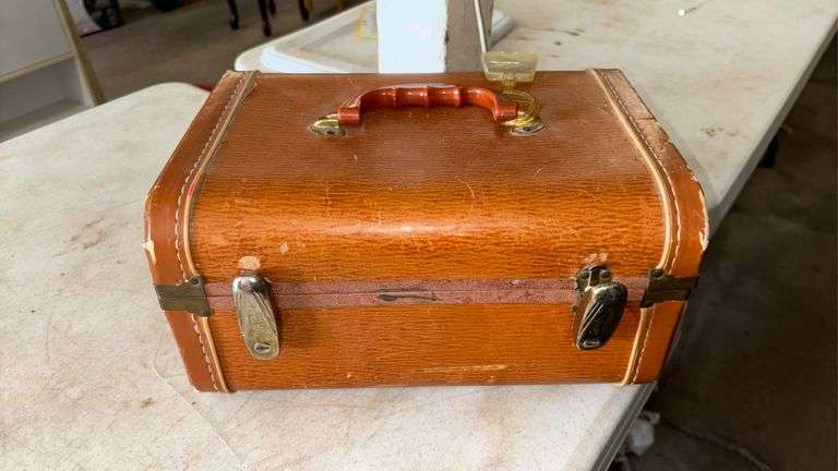 VINTAGE GATEWAY TRAVEL CASE - Isabell Auction