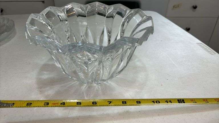 LARGE CRYSTAL BOWL - Isabell Auction