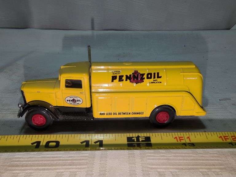 PETERBILT 280 DIECAST TANKER TRUCK MODEL - Isabell Auction