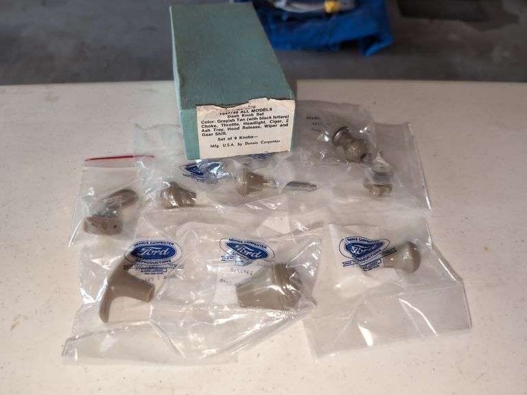 1948/48 FORD DASH KNOBS SET (GREYISH TAN) - Isabell Auction