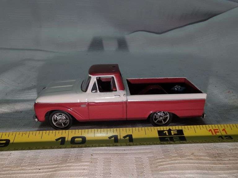 1966 FORD F100 DIECAST PICKUP TRUCK MODEL - Isabell Auction