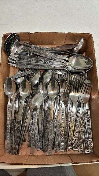 ASSORTED STAINLESS FLATWARE - Isabell Auction