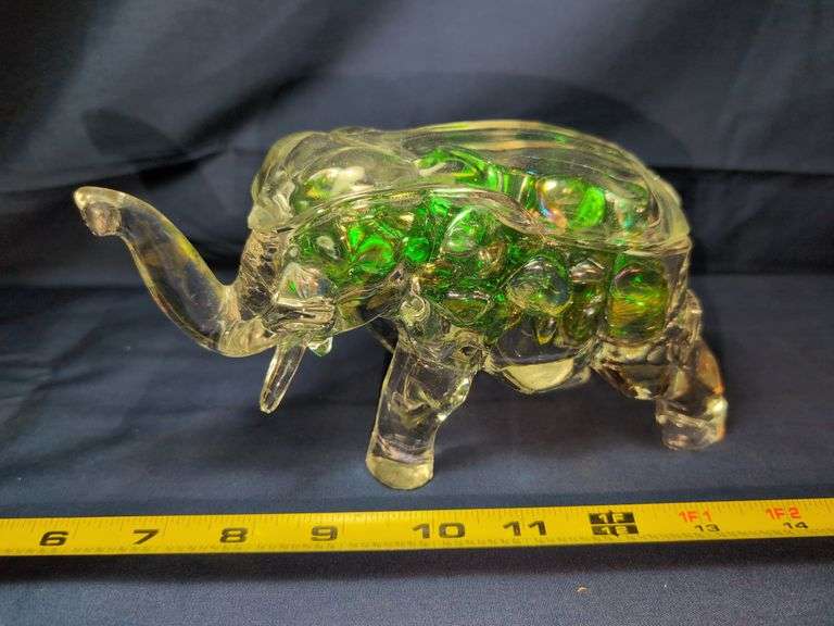 VINTAGE GLASS ELEPHANT DRESSER BOX - Isabell Auction
