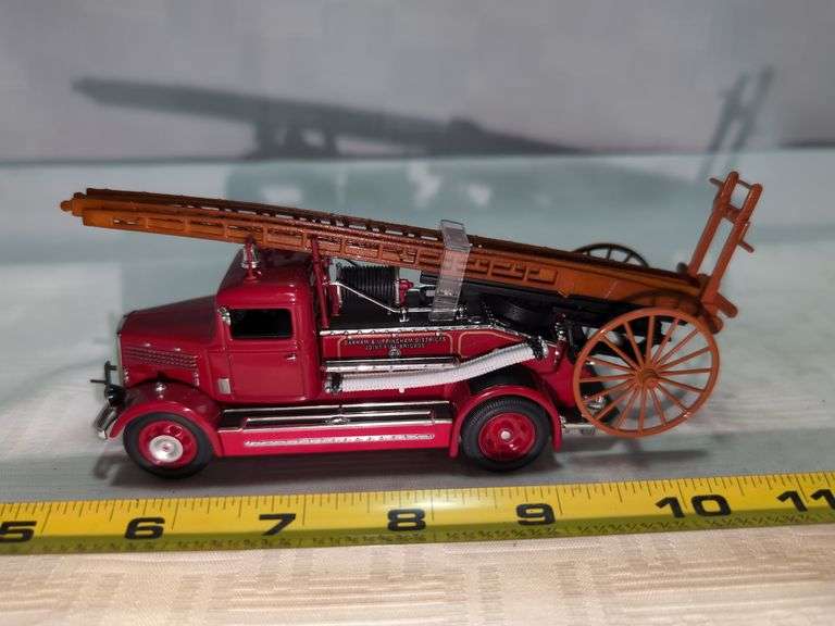 FIRE ENGINE DIECAST MODEL - Isabell Auction