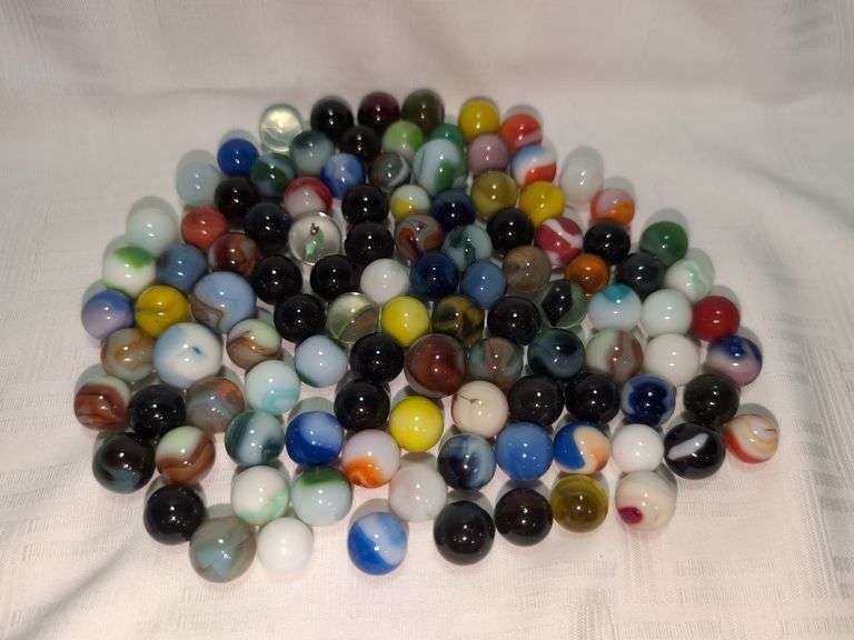 LOT OF ASST'D VINTAGE MARBLES - Isabell Auction