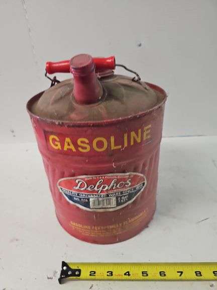 2 GALLON VINTAGE GAS CAN - Isabell Auction