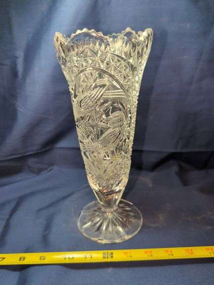 CRYSTAL CARDINAL VASE - Isabell Auction