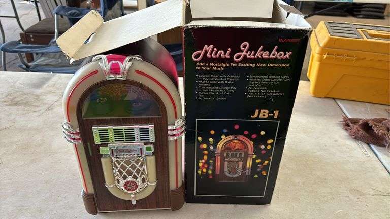 MINI JUKEBOX CASSETTE PLAYER, AM/FM RADIO(UNKNOWN ) - Isabell Auction