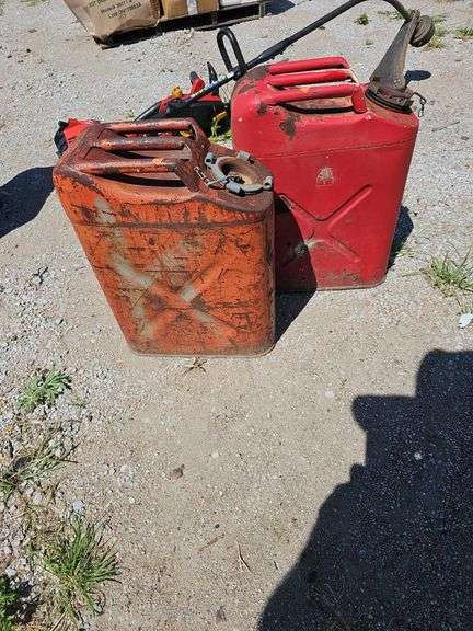 (OUT) PAIR OF METAL GAS CANS - Isabell Auction