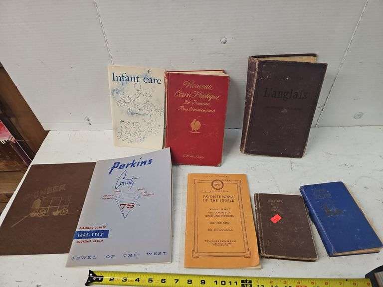 ASSORTED BOOKS - Isabell Auction