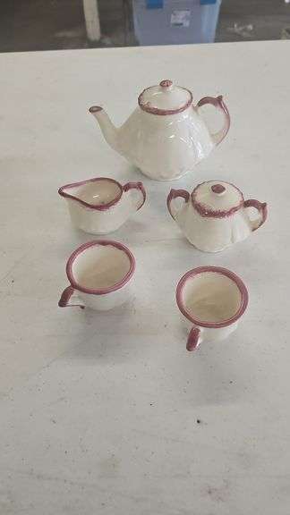 5 PC. TEA SET - Isabell Auction