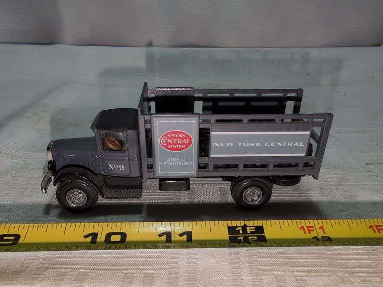 MACK BM DIECAST TRUCK MODEL - Isabell Auction