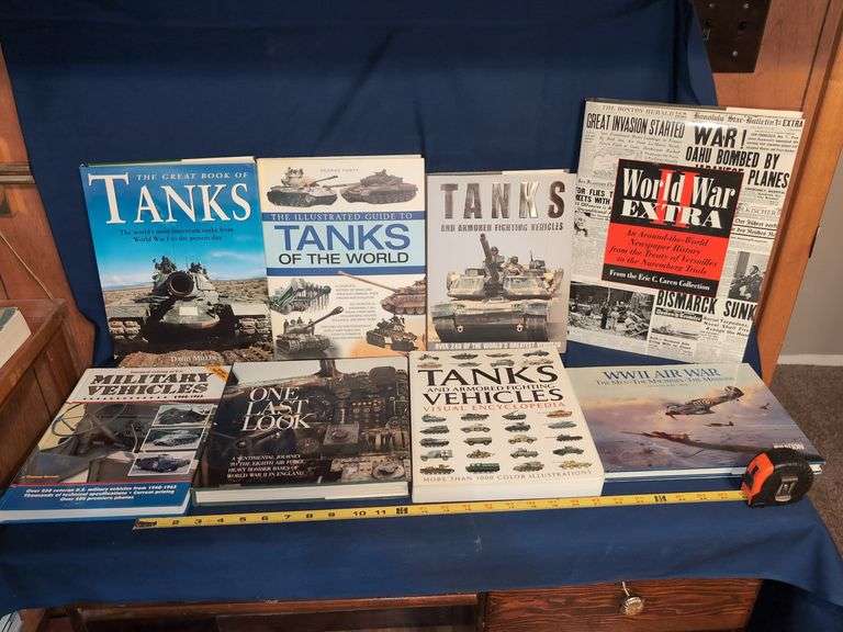 (8) ASST'D MILITARY VEHICLES/TANKS/WAR BOOKS - Isabell Auction