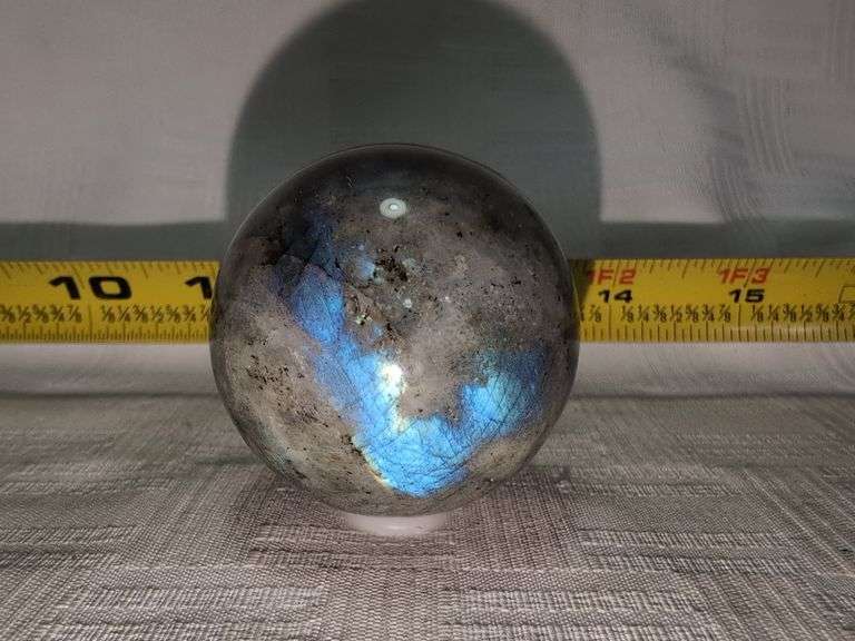 POLISHED STONE SPHERE - Isabell Auction