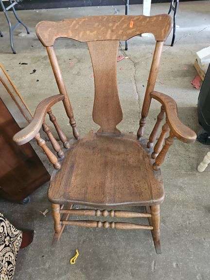 OAK ROCKER - Isabell Auction