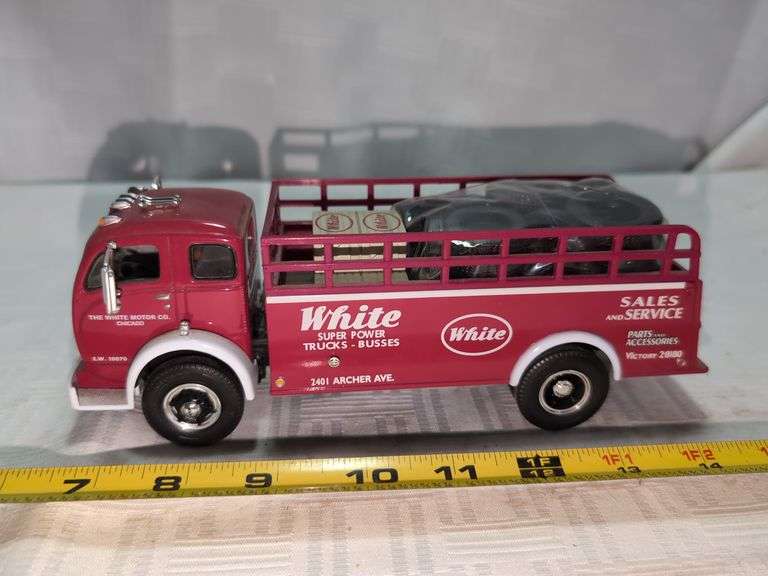 1953 WHITE 3000 DIECAST TRUCK MODEL - Isabell Auction