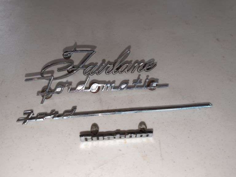 (4) ASST'D VINTAGE FORD EMBLEMS - Isabell Auction