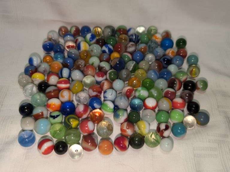 LOT OF ASST'D VINTAGE MARBLES - Isabell Auction