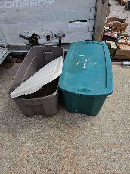 (OUT) PAIR OF LARGE TOTES (1 HAS CORNER DAMAGE) - Isabell Auction