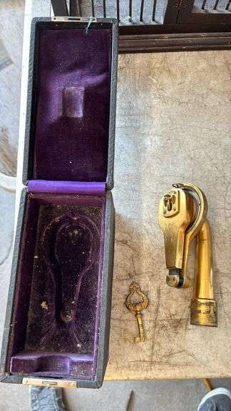 EDISON DIAMOND PHONOGRAPH REPRODUCER & KEY WITH CASE - Isabell Auction
