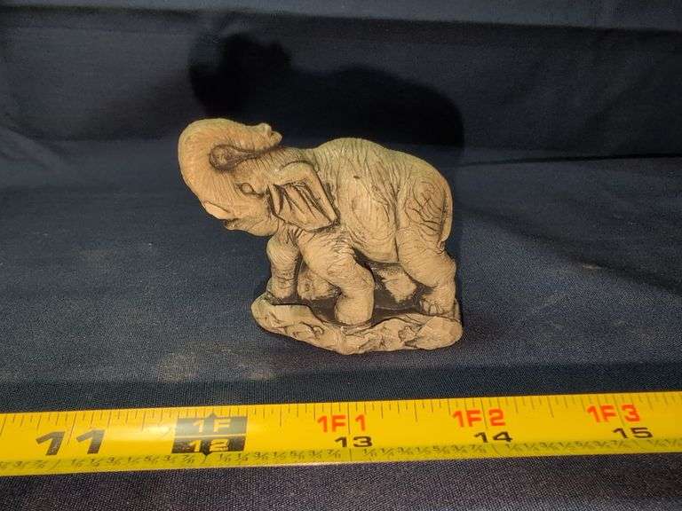 VOLCANIC ASH ELEPHANT FIGURE - Isabell Auction