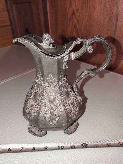 (L) VINTAGE 9" TALL SILVERPLATE PITCHER - Isabell Auction