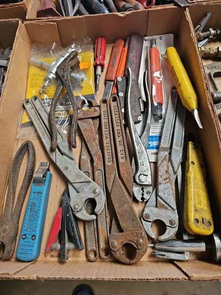 ASSORTED SPECIALTY TOOLS - Isabell Auction