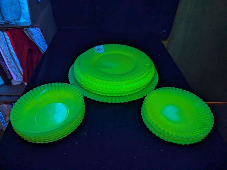 (B) 2O PC. OPALESENCE URANIUM GLASS DINNERWARE - Isabell Auction