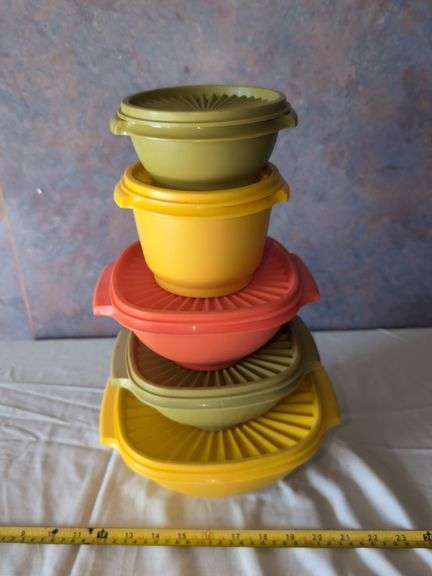 5-PC. VINTAGE TUPPERWARE CONTAINERS - Isabell Auction
