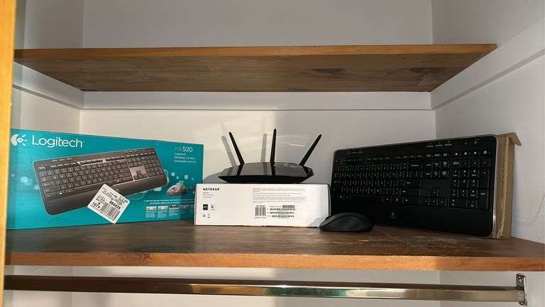 LOGITECH MK 520 WIRELESS COMBO, NETGEAR, LOGITECH WIRELESS KEYBOARD AND ...