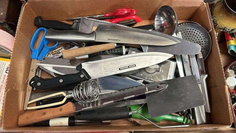 ASSORTED KITCHEN CLATTER - Isabell Auction