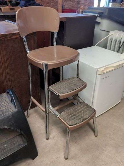 VINTAGE METAL KITCHEN STEP STOOL CHAIR - Isabell Auction