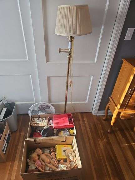 (UBC) FLOOR LAMP, FAN, DOLLS, PURSES, ETC. - Isabell Auction