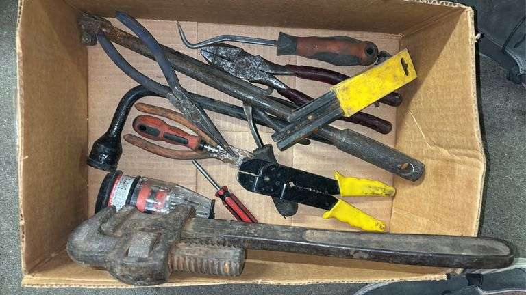 ASSORTED TOOLS - Isabell Auction