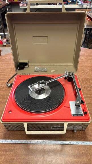 VINTAGE GENERAL ELECTRIC AUTOMATIC RECORD PLAYER (UNKNOWN) - Isabell ...