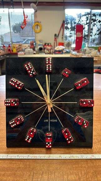 FREE STANDING BATTERY OPERATED DICE CLOCK - Isabell Auction