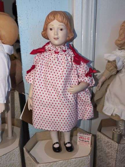 (UBL) 12" TALL JELLO PORCELAIN DOLL WITH BOX - Isabell Auction