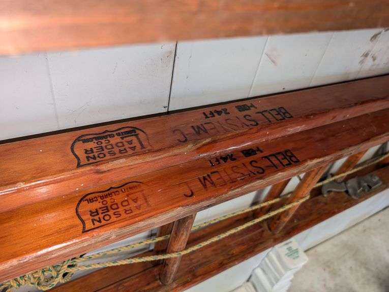 VINTAGE BELL SYSTEM 24-FT. WOODEN EXTENSION LADDER - Isabell Auction