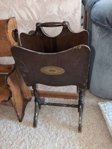 VINTAGE WOODEN MAGAZINE RACK - Isabell Auction