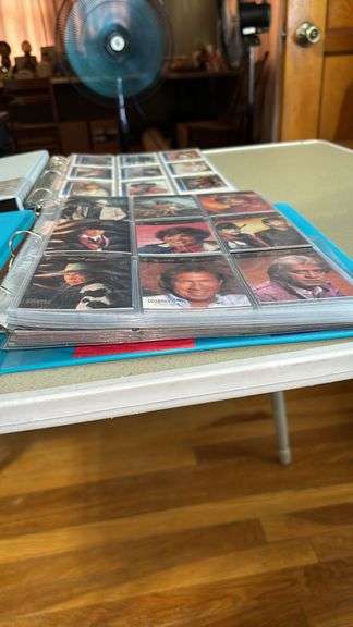 (D) 2-ALBUMS OF COUNTRY WESTERN SINGERS TRADING CARDS - Isabell Auction