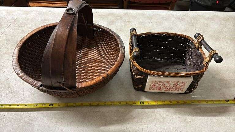 2-DECORATIVE BASKETS - Isabell Auction