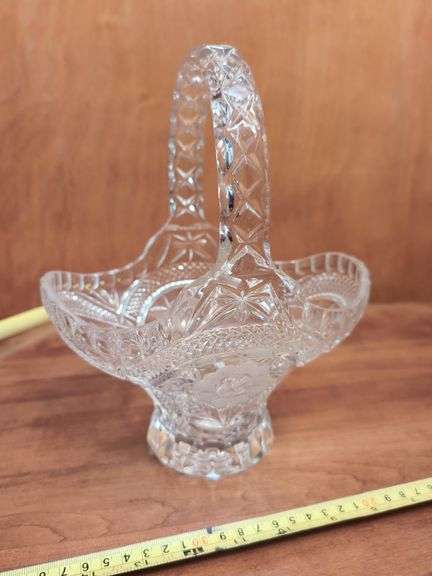 10” CRYSTAL BASKET - Isabell Auction