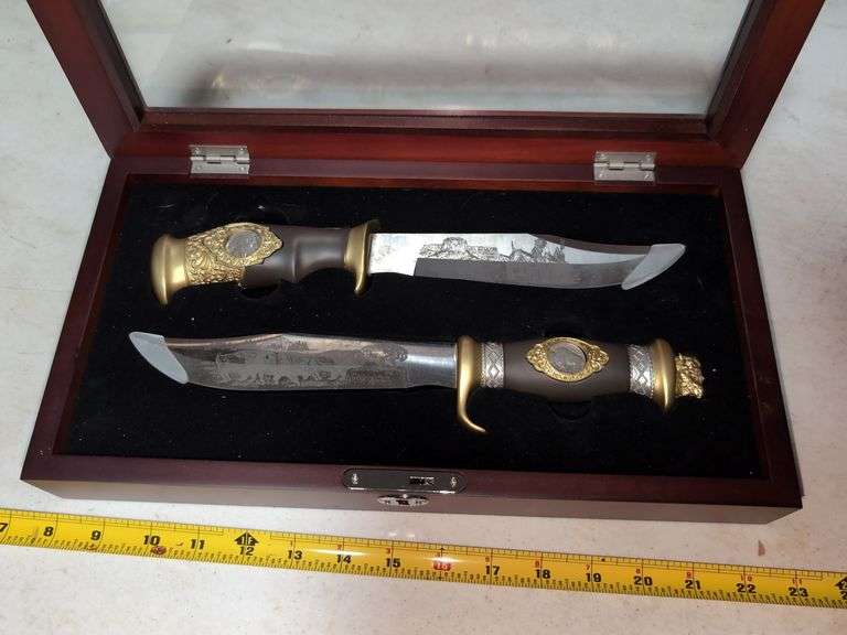 BUFFALO NICKEL HANDLE KNIFE SET WITH DISPLAY CASE - Isabell Auction
