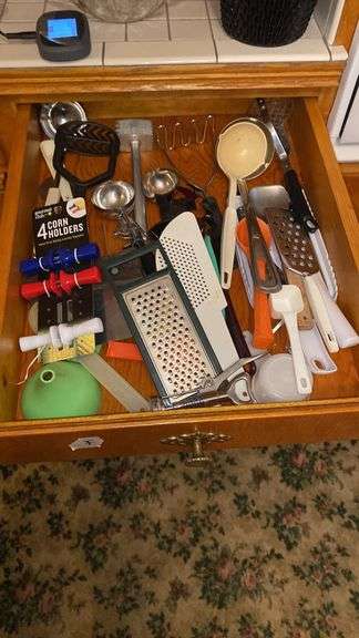 ASSORTED KITCHENWARE - Isabell Auction